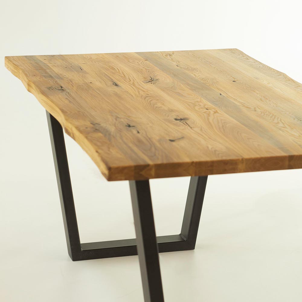 Dining tables: Conus