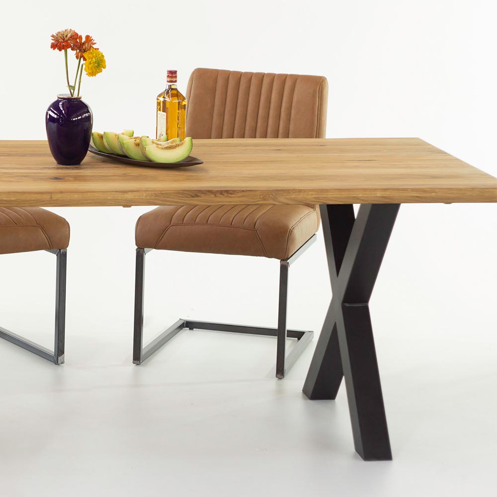 Dining tables: Matrix
