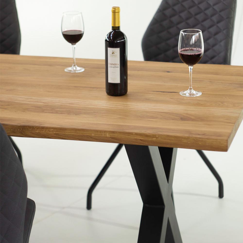 Dining tables: Matrix